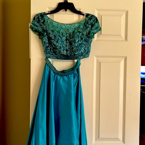 Sherri Hill | Dresses | Selling My Daughters Prom Dress Stunning Two ...